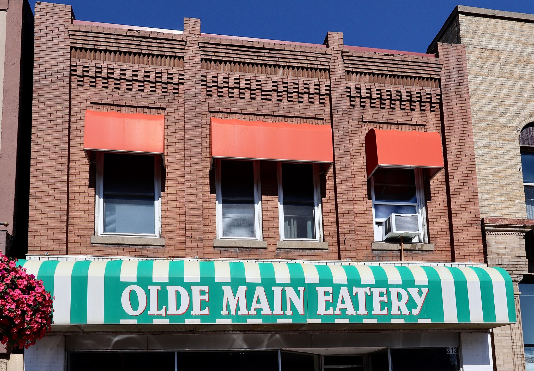 Olde Main Eatery